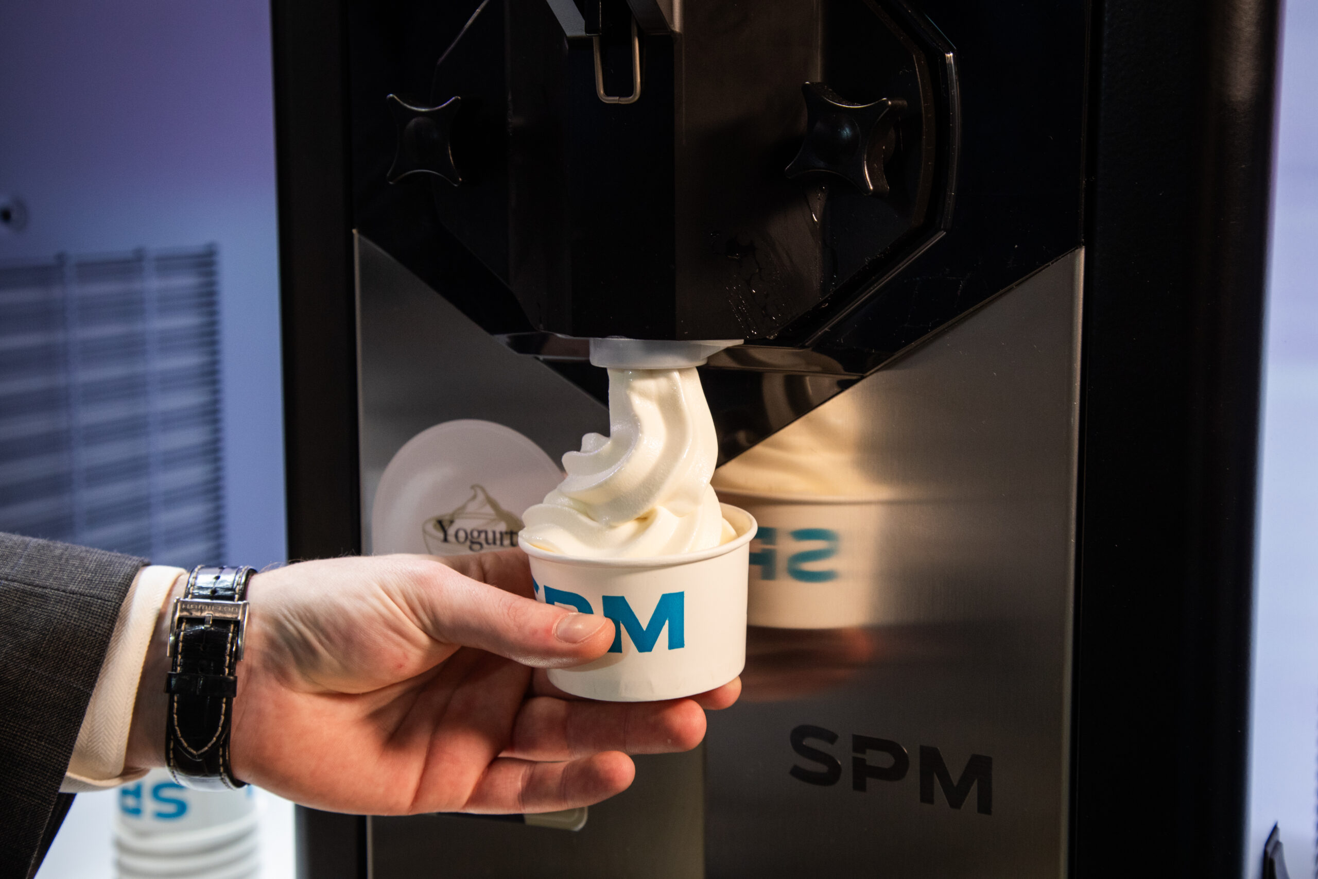 Frozen yogurt equipment for commercial use | SPM Drink System